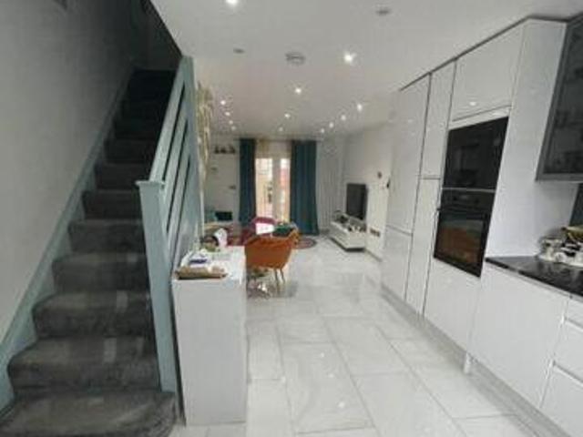 2 Bedroom Terraced House For Rent In London