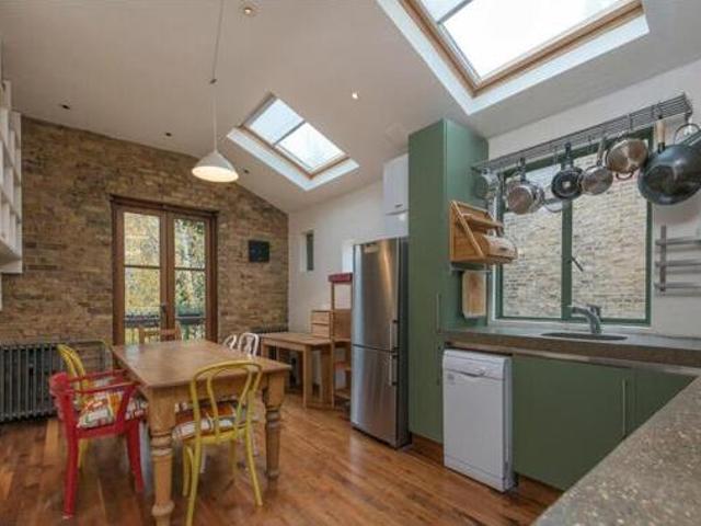 2 Bedroom Terraced House For Rent In London