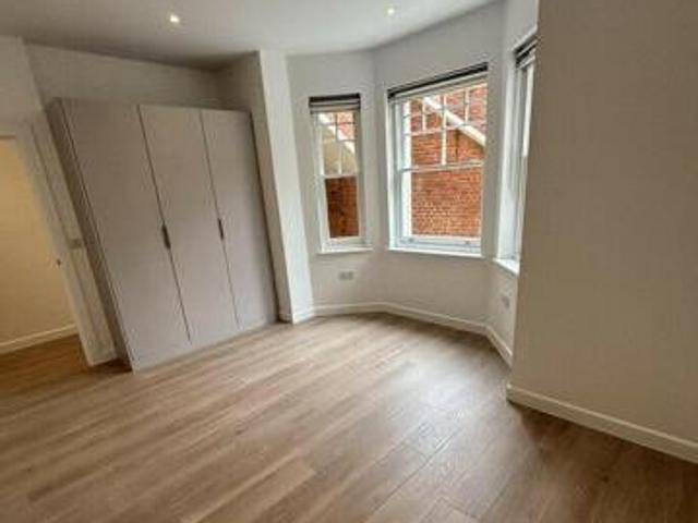 2 Bedroom Terraced House For Rent In London