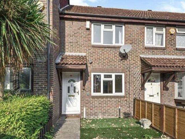 2 Bedroom Terraced House For Rent In London