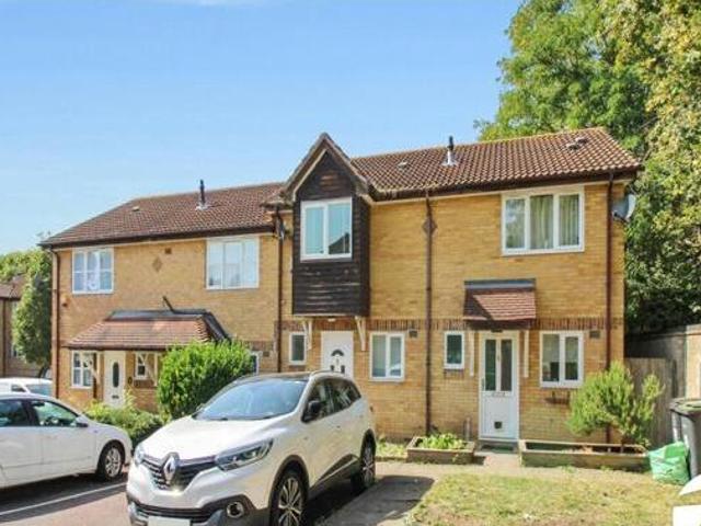 2 Bedroom Terraced House For Rent In London