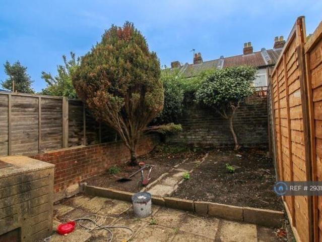 2 bedroom terraced house for rent in Londesborough Road, Southsea, PO4