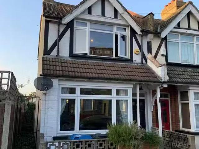 2 bedroom terraced house for rent in Latimer Road, Croydon, CR0