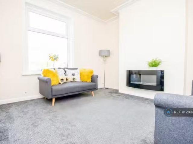 2 bedroom terraced house for rent in Laurel Avenue, Darwen, BB3