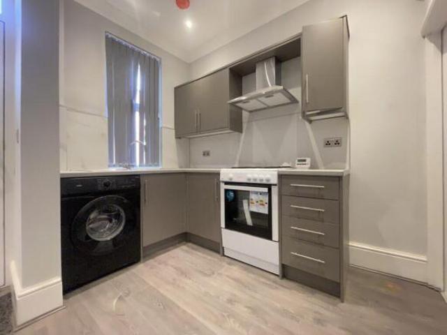 2 bedroom terraced house for rent in Lambton View, Leeds, LS8