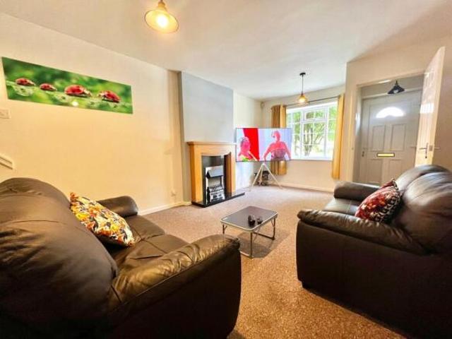 2 bedroom terraced house for rent in Lea Mill Park Drive, Yeadon, Leeds, West Yorkshire, LS19