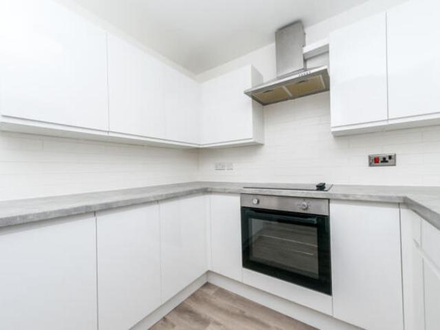 2 bedroom terraced house for rent in Leeds, LS10