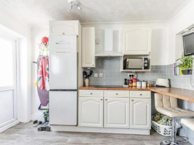 2 bedroom terraced house for rent in Leighton Avenue, Swindon, Wiltshire, SN3