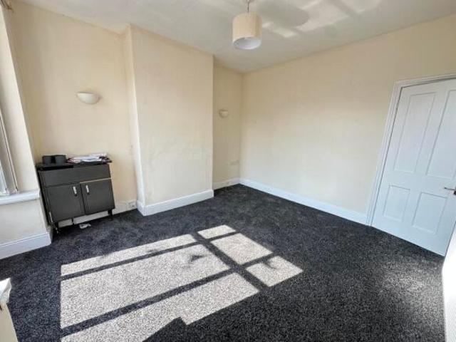 2 bedroom terraced house for rent in Leslie Road, WV10