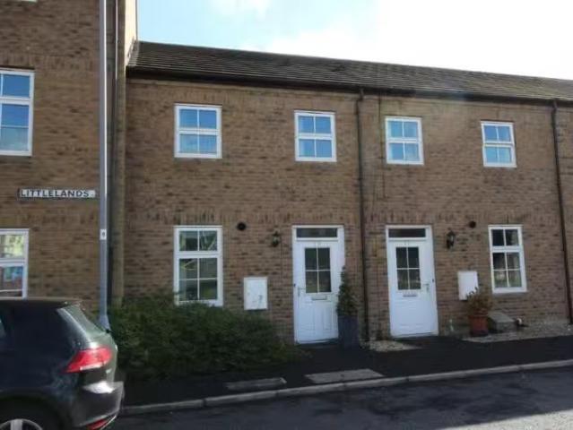 2 bedroom terraced house for rent in Littlelands, Bingley, Bra.