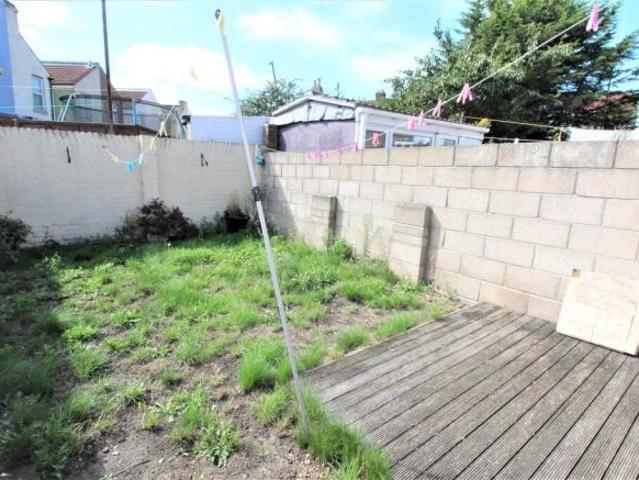 2 bedroom terraced house for rent in Lincoln Road, Fratton, PO1