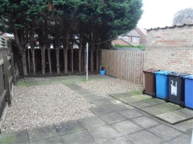 2 bedroom terraced house for rent in Lymington Garth, Hull, HU4