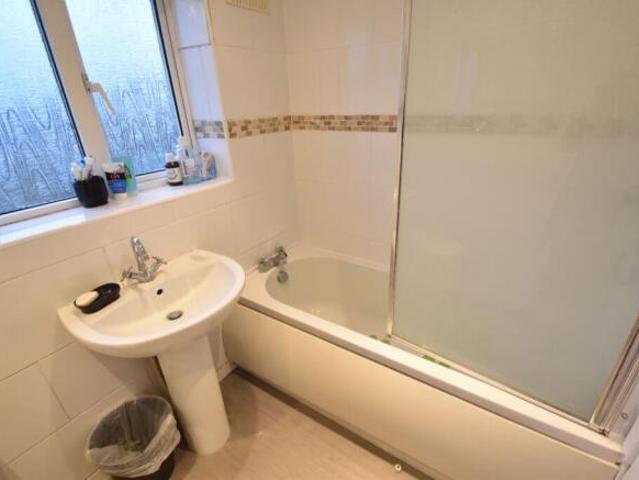 2 bedroom terraced house for rent in Lyneham Road, Luton, Bedfordshire, LU2 9JT, LU2