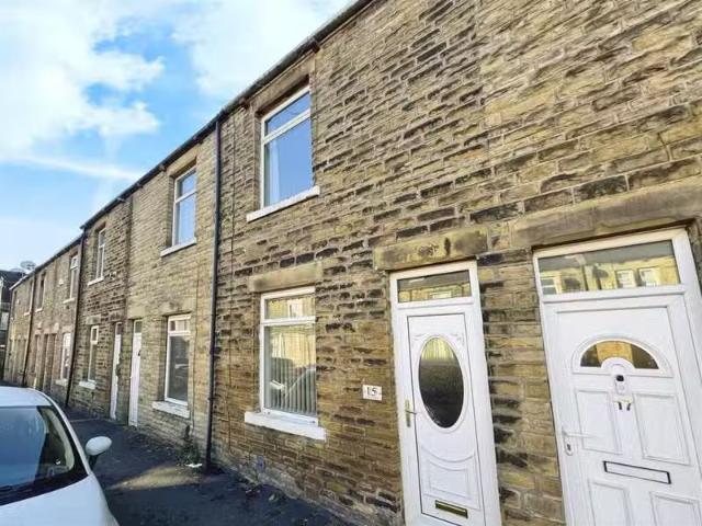 2 bedroom terraced house for rent in Mount Street, Eccleshill.