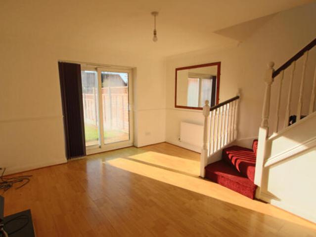 2 bedroom terraced house for rent in Moore Close Dartford, DA2