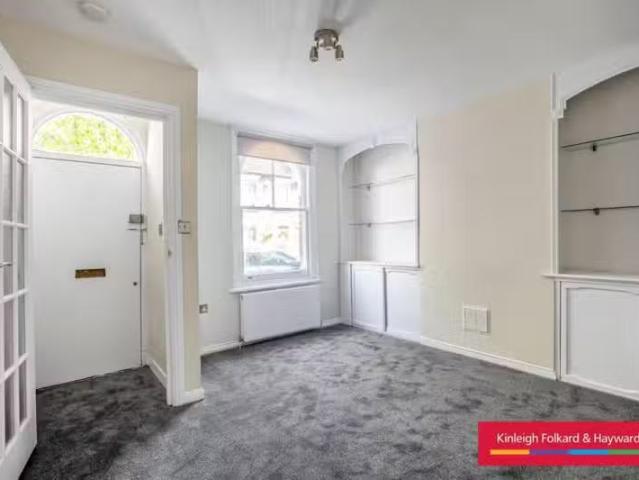 2 bedroom terraced house for rent in Mooreland Road, Bromley.