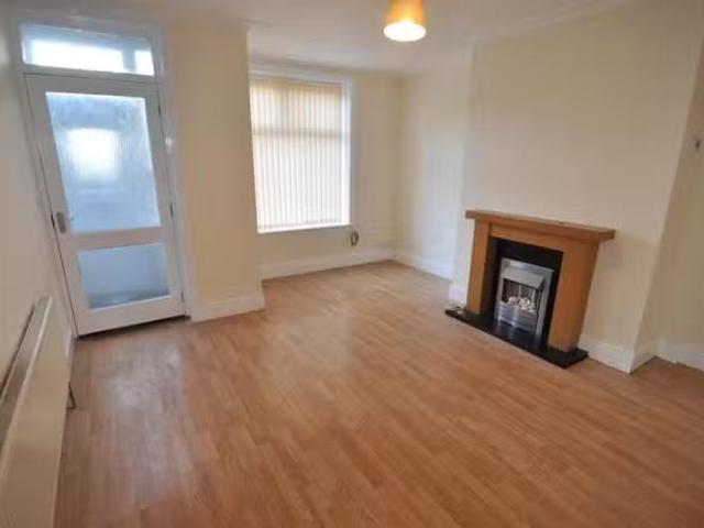 2 bedroom terraced house for rent in Moorside Road, Bradford.