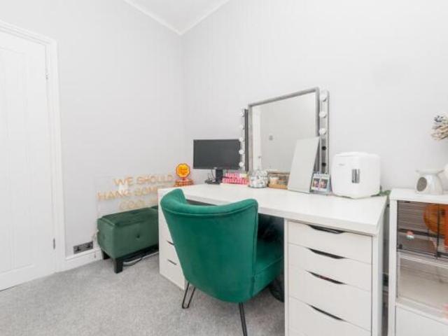 2 bedroom terraced house for rent in South Street, Morley, LS27