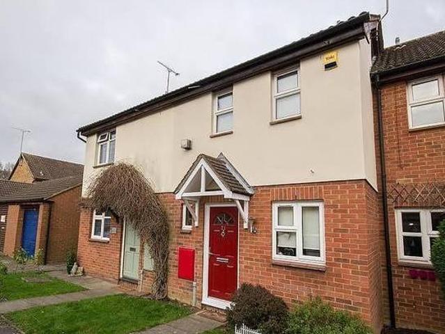 2 bedroom terraced house for rent in Mosbach Gardens Hutton Brentwood Essex CM13