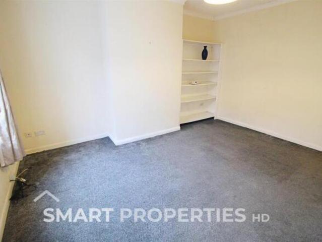 2 bedroom terraced house for rent in Moss Street, Huddersfield, HD4