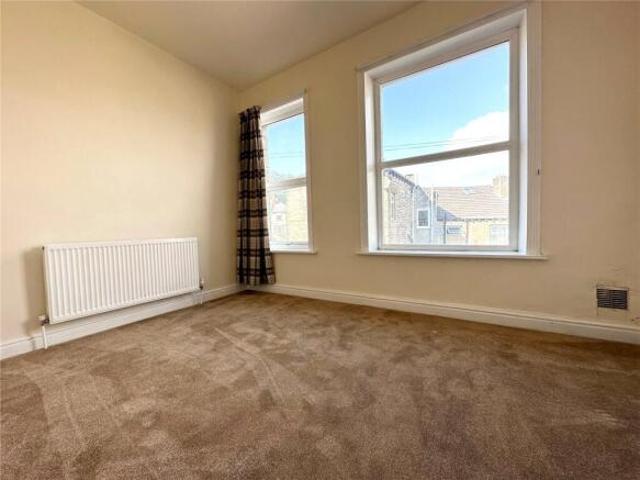 2 bedroom terraced house for rent in Moss Street, Huddersfield, West Yorkshire, HD4