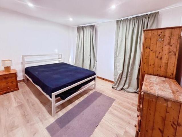2 bedroom terraced house for rent in Mayfield Road, London, E13