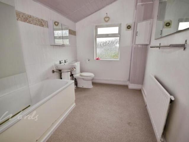 2 bedroom terraced house for rent in Magpie Hall Road Chatham ME4