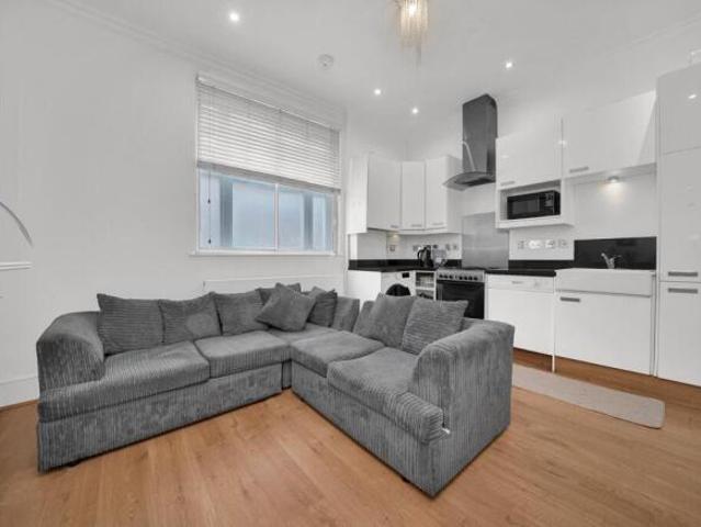 2 bedroom terraced house for rent in Malden Road, Kentish Town, NW5
