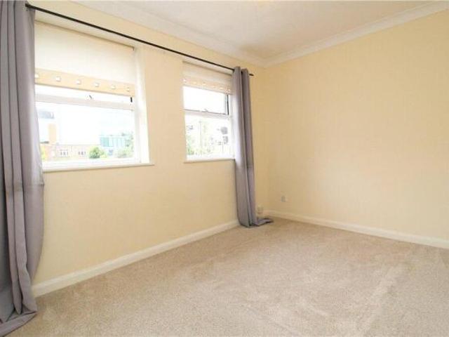 2 bedroom terraced house for rent in Manor Vale, Brentford, TW8