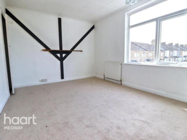 2 bedroom terraced house for rent in Maple Avenue, Gillingham, ME7