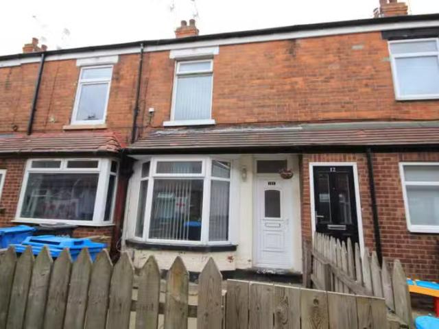 2 bedroom terraced house for rent in Marlborough Avenue, Hamps.