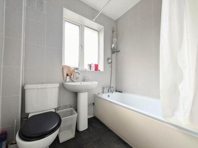 2 bedroom terraced house for rent in Marriott Road, Stratford, E15