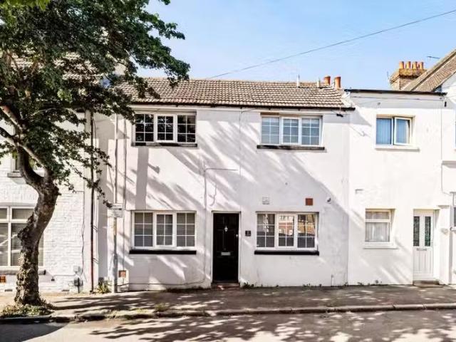 2 bedroom terraced house for rent in Mead Road, Folkestone, CT19