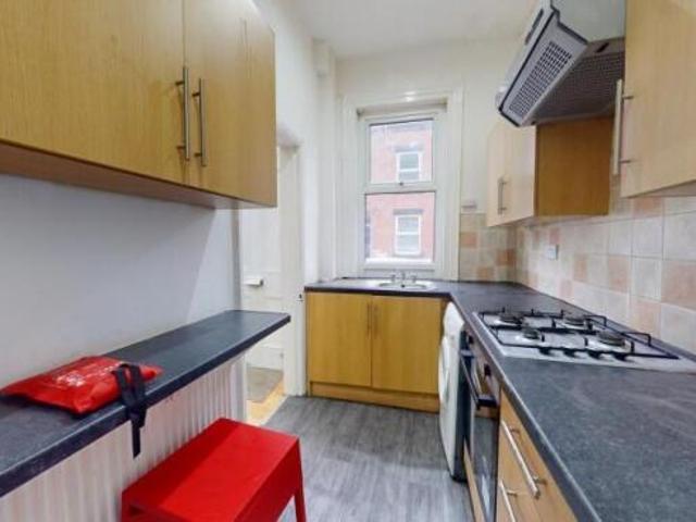 2 bedroom terraced house for rent in Meadow View, Hyde Park, Leeds, LS6