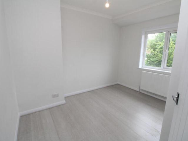 2 bedroom terraced house for rent in Merlin Gardens, Bromley, BR1