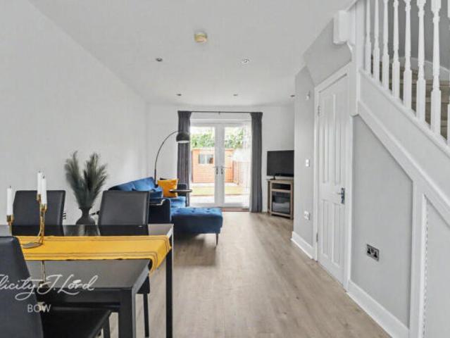2 bedroom terraced house for rent in Michael Close, London, E3