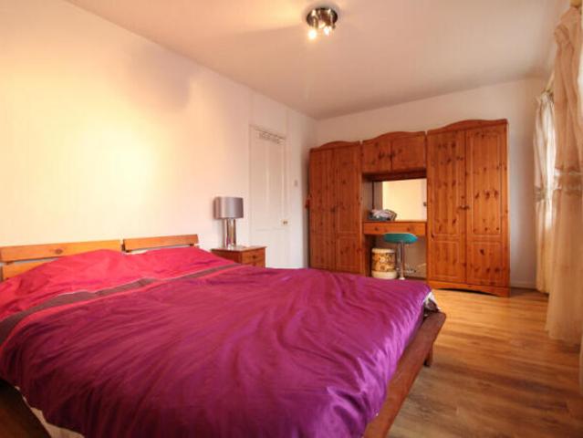 2 bedroom terraced house for rent in Middleton Road, Morden, SM4