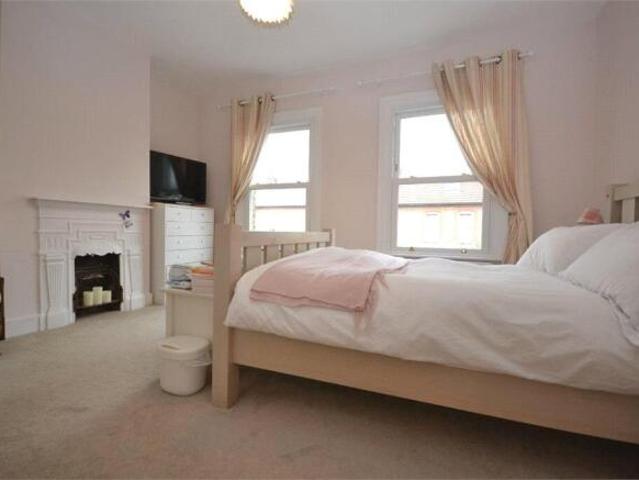 2 bedroom terraced house for rent in Mill Plat Avenue, Isleworth, TW7