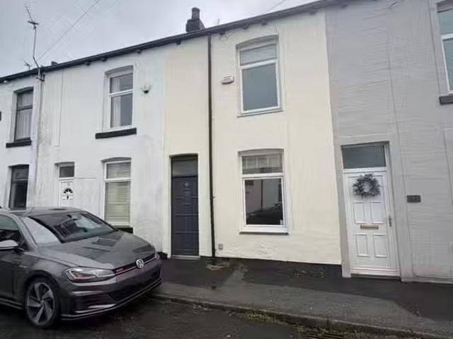 2 bedroom terraced house for rent in Mill Street, Bromley Cros.