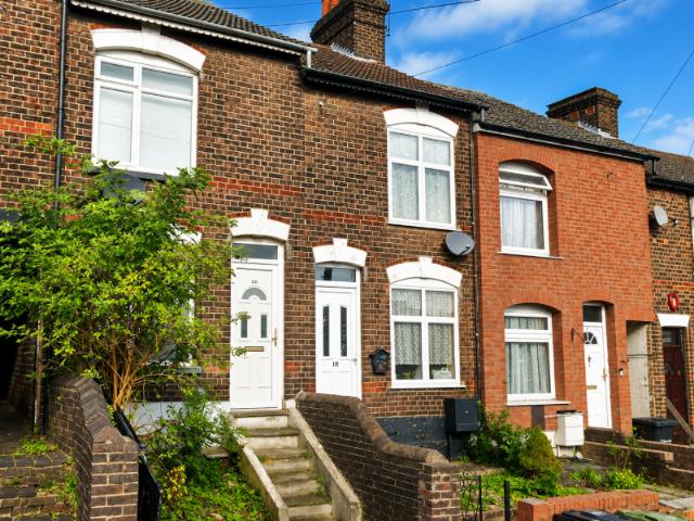 2 bedroom terraced house for rent in Milton Road, Luton, Bedfordshire, LU1