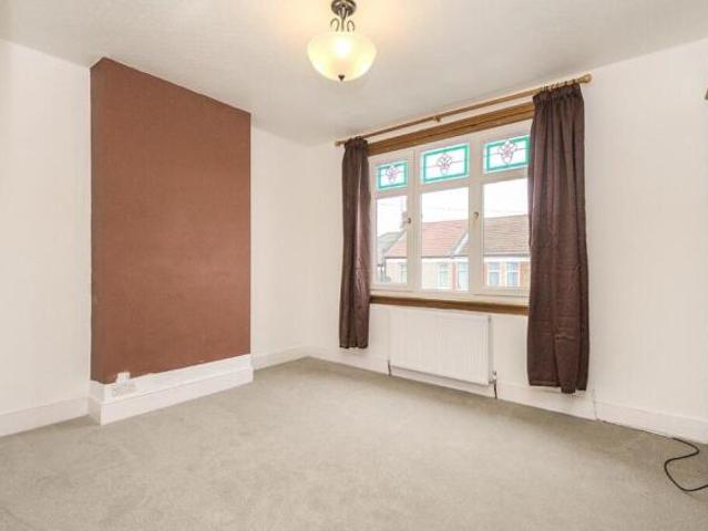 2 bedroom terraced house for rent in Myrtledene Road, London, SE2