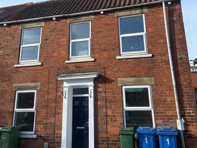 2 bedroom terraced house for rent in Norwood Dale, Beverley, H.