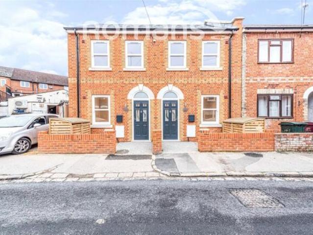 2 bedroom terraced house for rent in North Street, Caversham, Reading, RG4