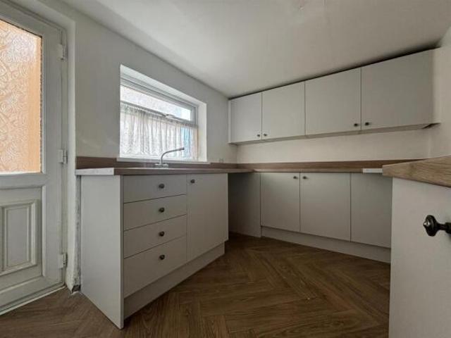 2 bedroom terraced house for rent in North View, West Carr Lane, Hull, HU7