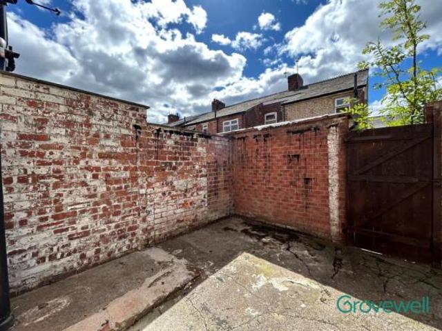 2 bedroom terraced house for rent in Northbourne Street, Salford, M6