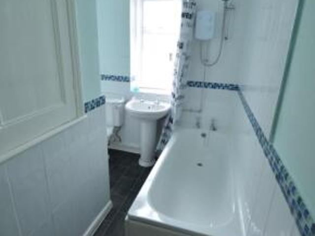 2 bedroom terraced house for rent in Northfield Place, Rothwell, LS26