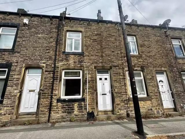 2 bedroom terraced house for rent in Nashville Road, Keighley.