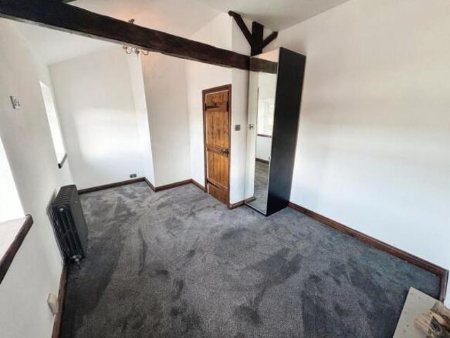 2 bedroom terraced house for rent in New Road, Huddersfield, West Yorkshire, HD5