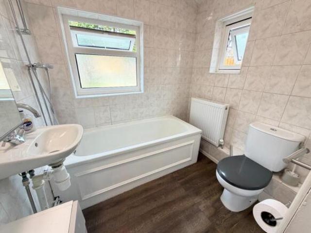 2 bedroom terraced house for rent in Newcombe Road, Luton, Bedfordshire, LU1 1LH, LU1