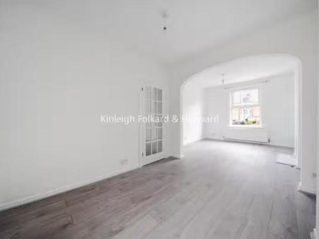 2 bedroom terraced house for rent in Newbury Road, Bromley, BR2